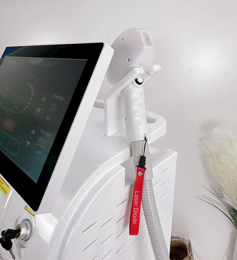 Máy triệt lông lạnh Diode SOPRANO TITANIUM